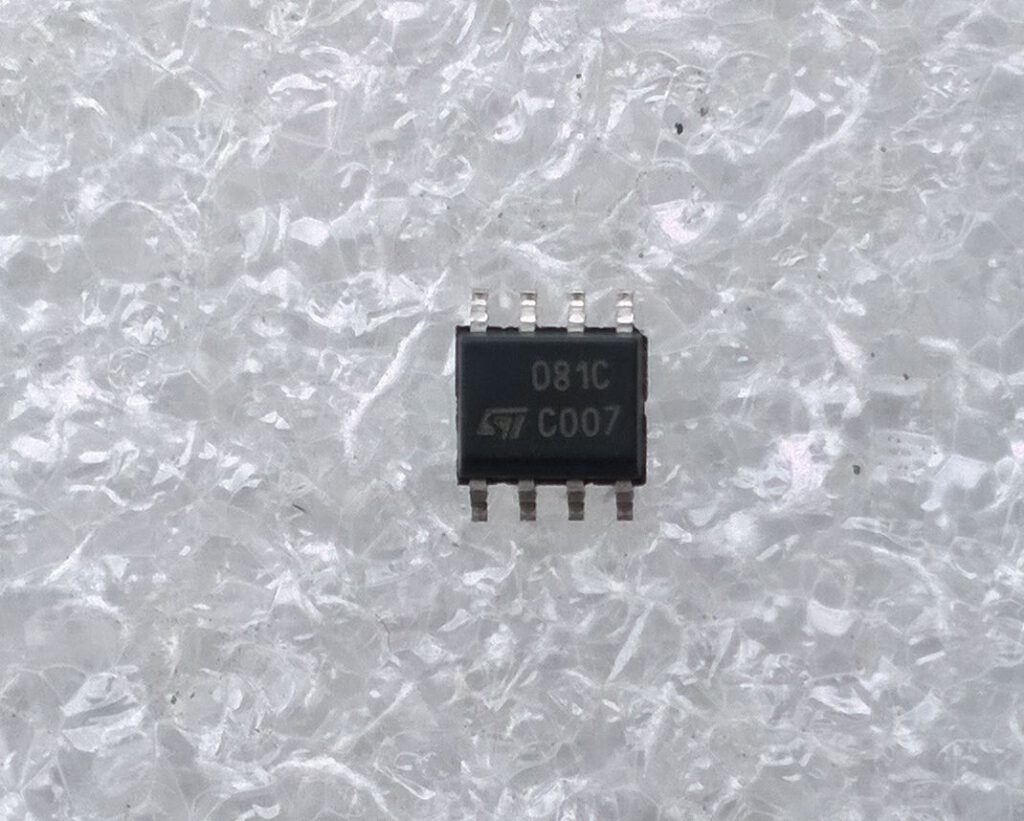 Lot de 4 Circuits Intégrés - TL081C - SMD SO8 - AOP JFET