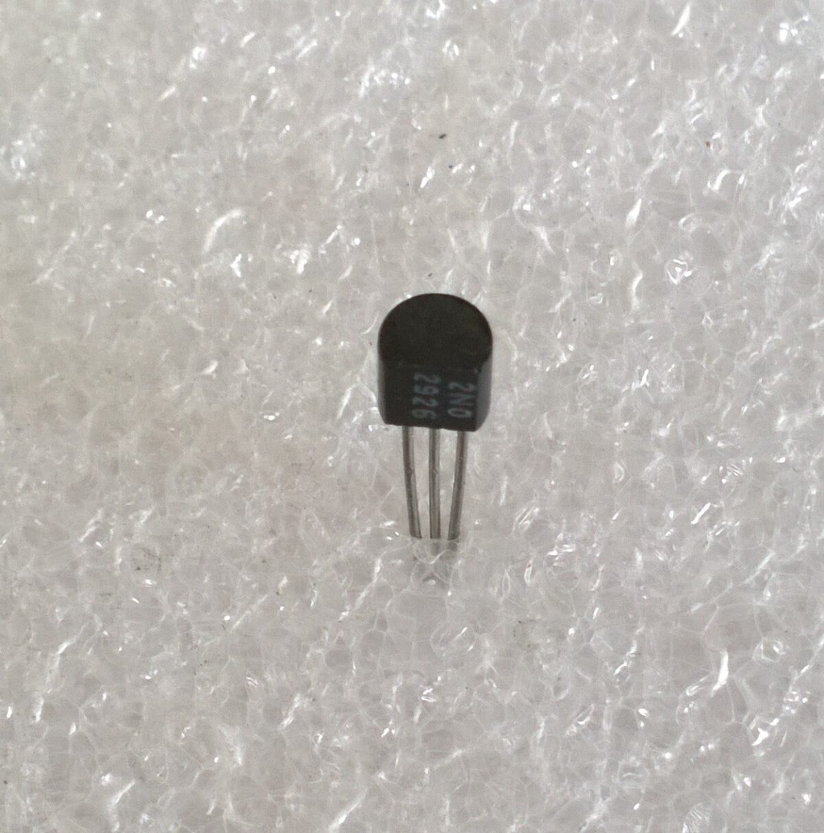 Lot de 2 Transistors NPN TO92 - 2N2926 - 18-25V - 0,1A - 0,625W
