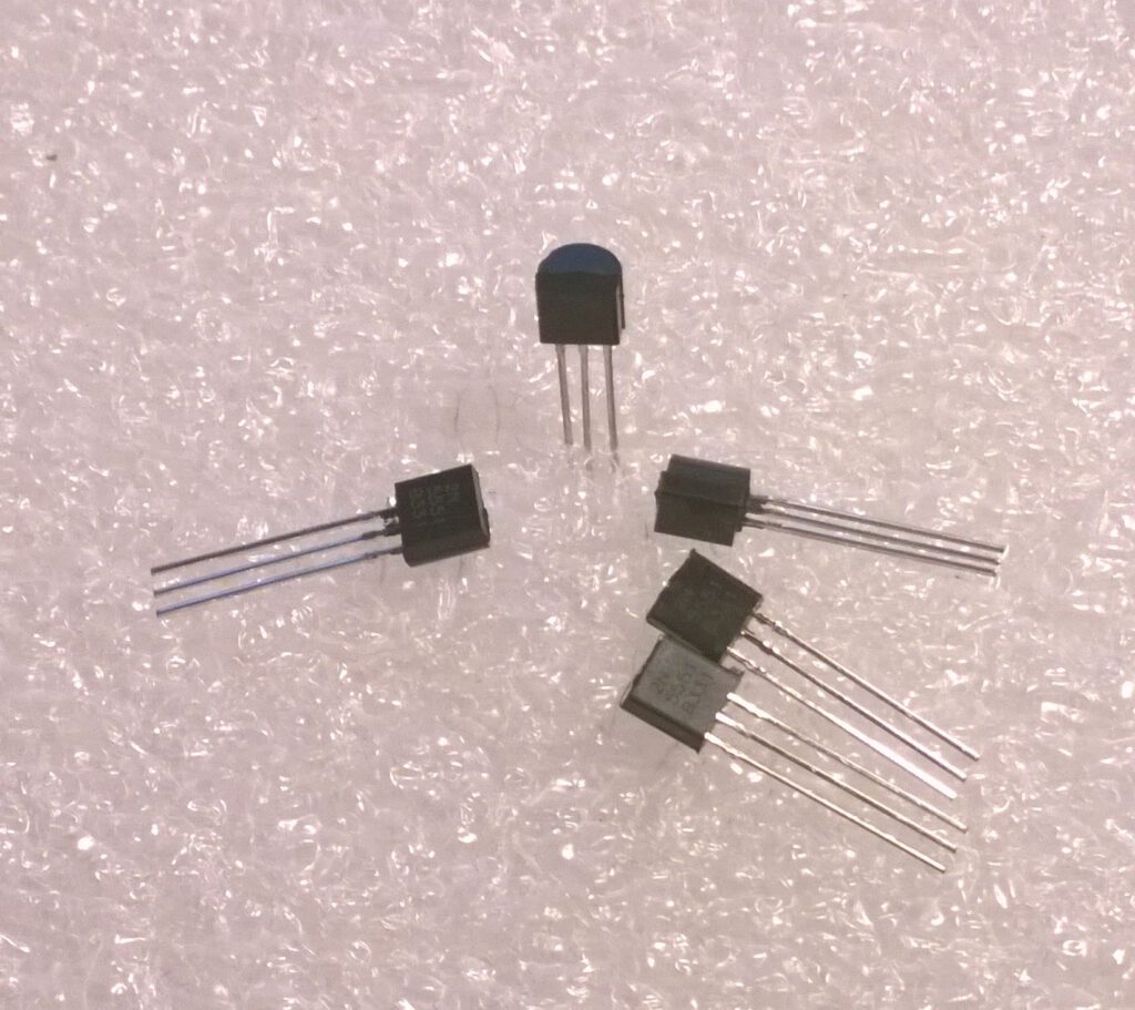 LOT DE 10 TRANSISTORS NPN - 2N5551 - TO92 - 160V - 600mA - 625mW