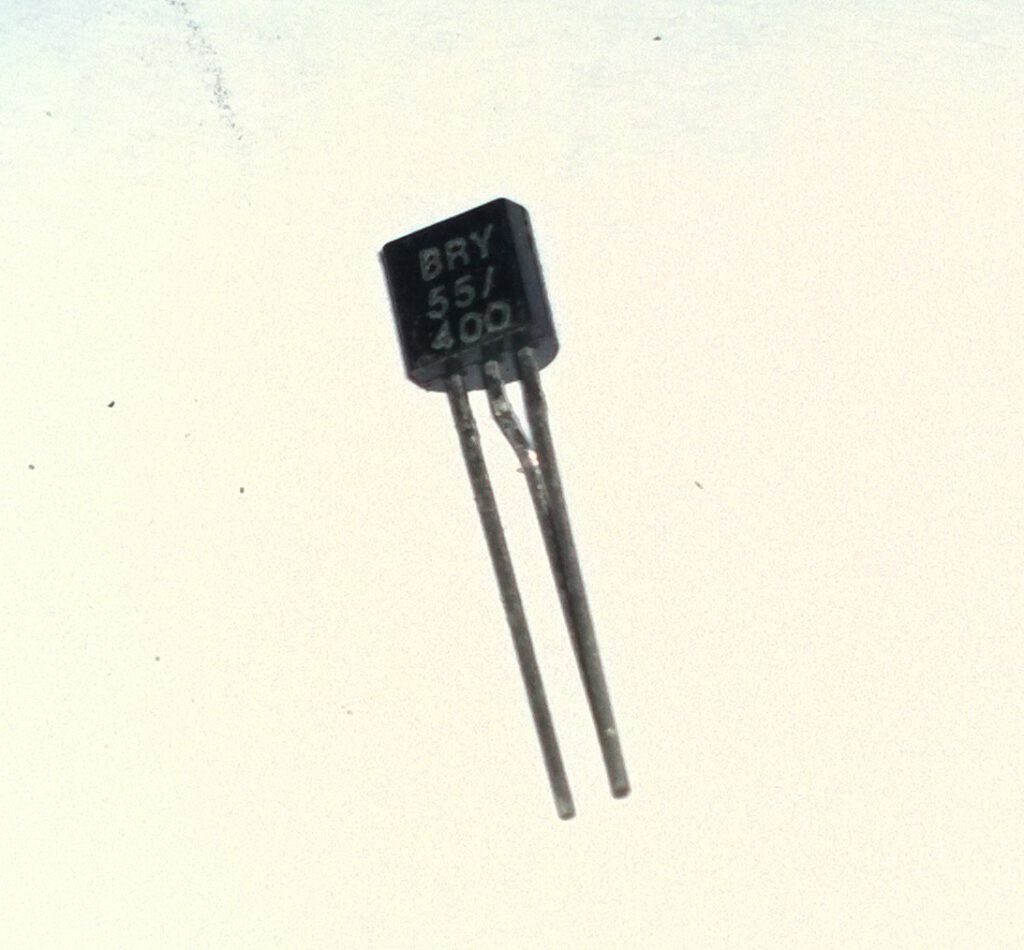 THYRISTOR - BRY55-400 - 400V 0,8A 0,1W TO226 - Motorola