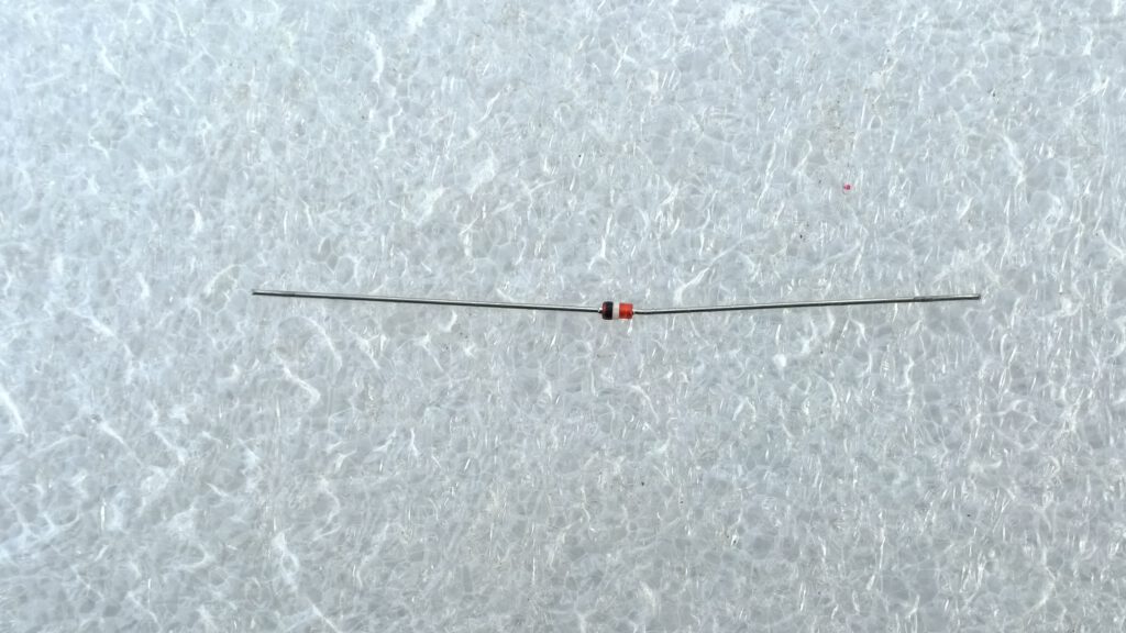 Lot de 2 DIODES - KTY83-120 - KTY83C - SILICON TEMPERATURE SENSOR