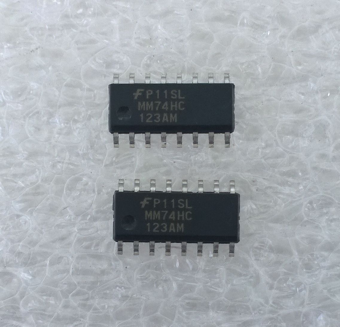 LOT 4 CIRCUITS INTEGRES - MM74HC123AM- Dual Retriggerable Monostable Multivibrator